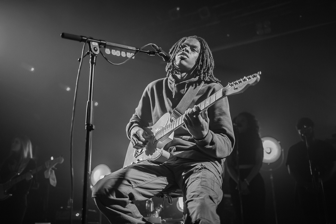 Daniel Caesar surprise releases sophomore album featuring Brandy ...